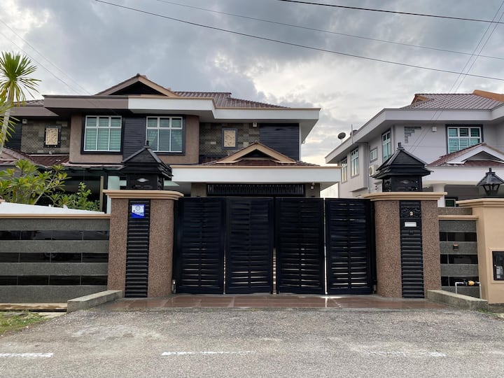 4b4br Spacious & Luxury /Wifi/karaokay/15 Pax - Muar