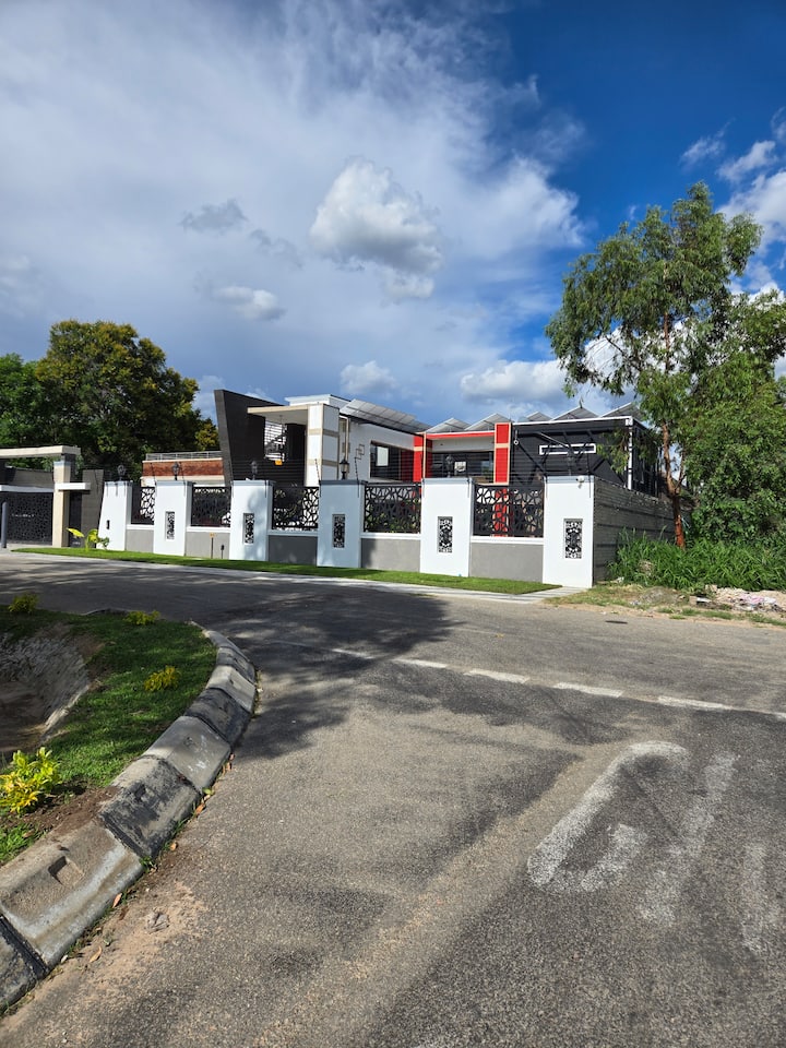 Modern House 10 Minutes Away From Harare Airport - Harare