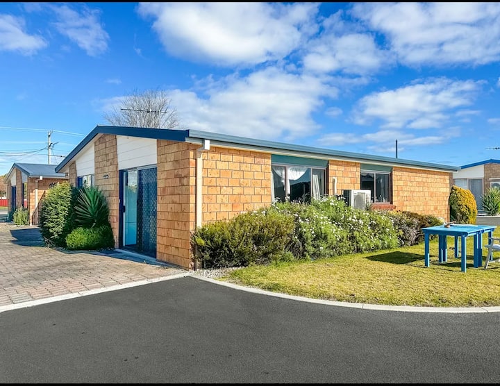 10/72 @ Kellraine - Fully Self Contained - Saint Helens