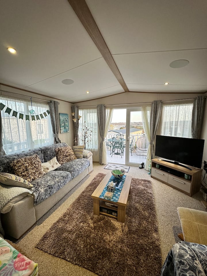 2-bedroom Caravan With Sea Views - Hampshire