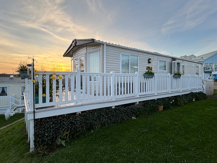 2-bedroom Caravan With Sea Views - Isle of Wight