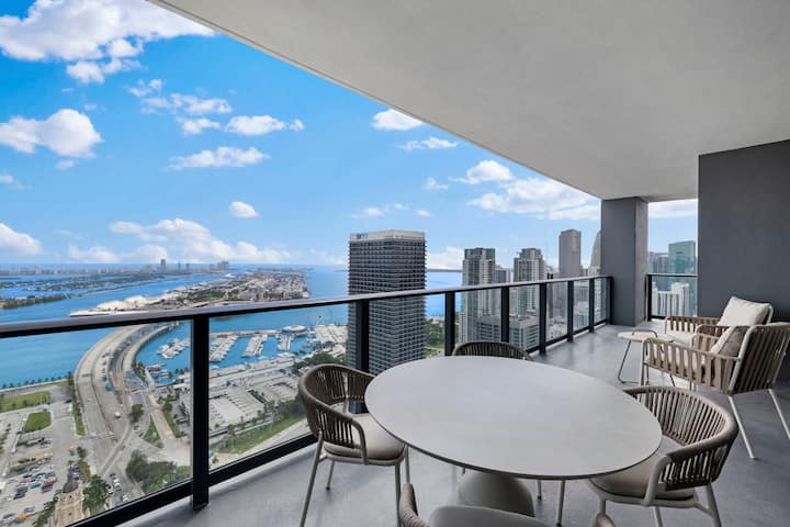Ocean Views & Free Parking | Prime Downtown Stay - Miami