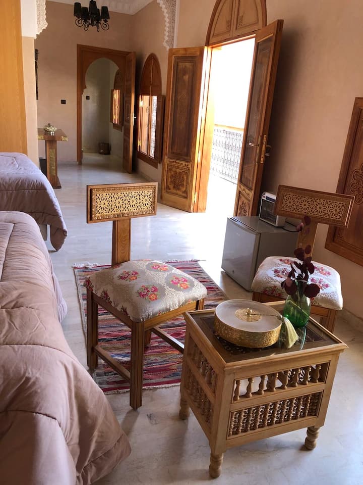 Cozy 2-bed Room In Darlakrichia - Oumnass