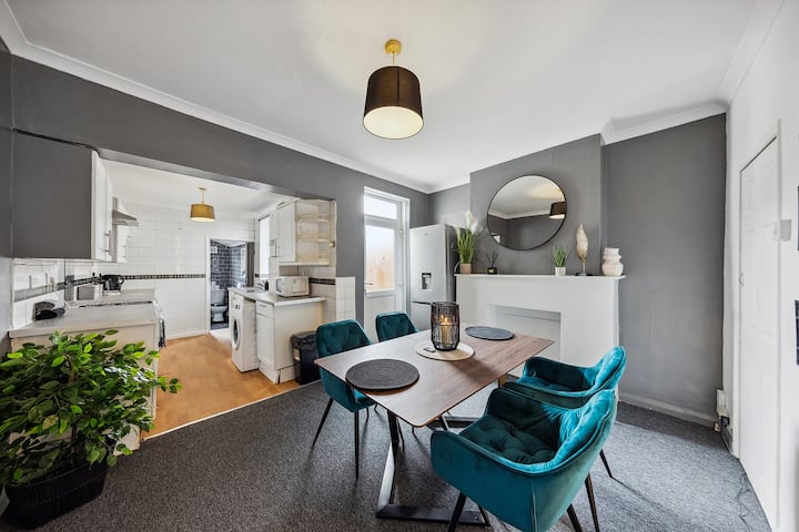Comfy Home 5 Minutes Walk From Medway Hospital - Chatham, Kent