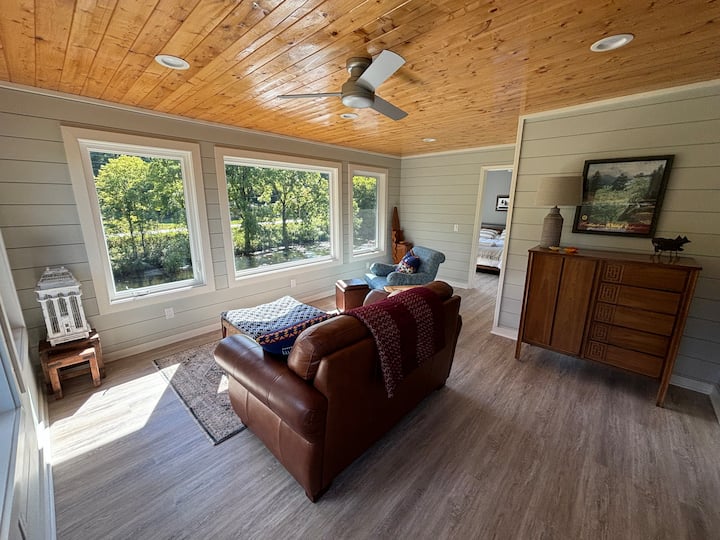 Comfort & Convenience W/ A View! - Tuckasegee, NC
