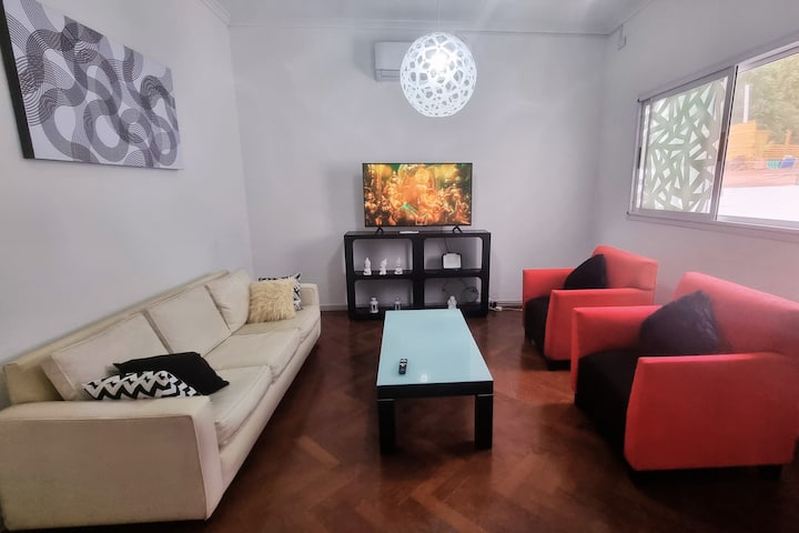 Casa Con Luminosidad Y Armonía. - La Plata
