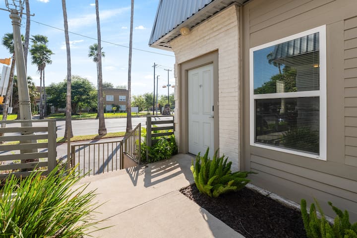 Remodeled 1br In Mitte | Washer/dryer + Wifi - Brownsville, TX