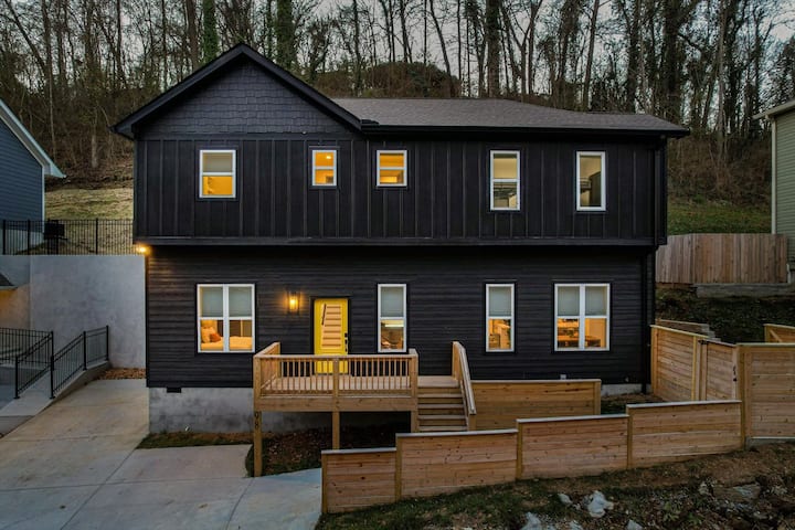 Stylish 4br Retreat | Minutes To Downtown - Chattanooga, TN