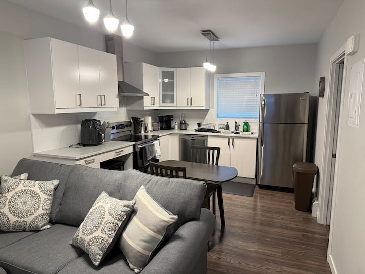 New And Modern 1 Bedroom Suite (Unit 2) - Moose Jaw