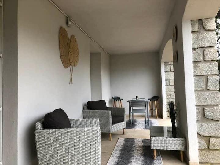Studio Climatisé 22m2+ 18 M2 De Terrasse Couverte - Calvi