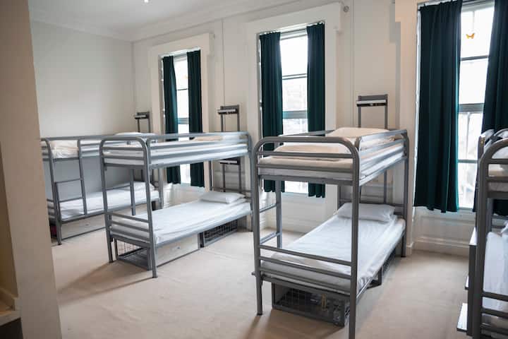 Hostel: Bed In A 12bed Mixed Dorm - Dublin