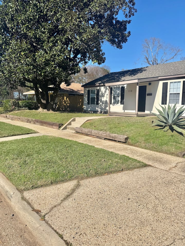 Vibrant 3 Br/1 Ba Remodeled Home - Shreveport
