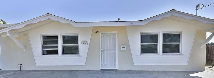 Ranch 3-bedroom Home W Gated Yard, Large Driveway - San Diego, CA