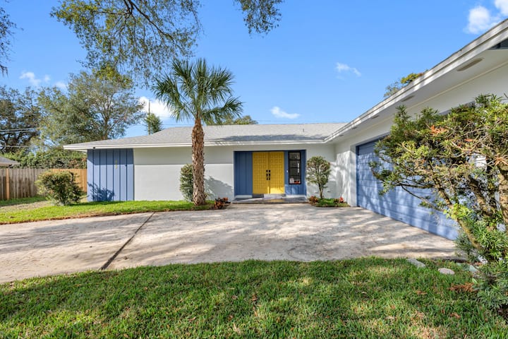 Luxurious Golf Course Retreat - Temple Terrace, FL