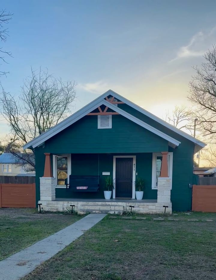 Casa Verde- A Cozy Place Minutes From Downtown. - Uvalde