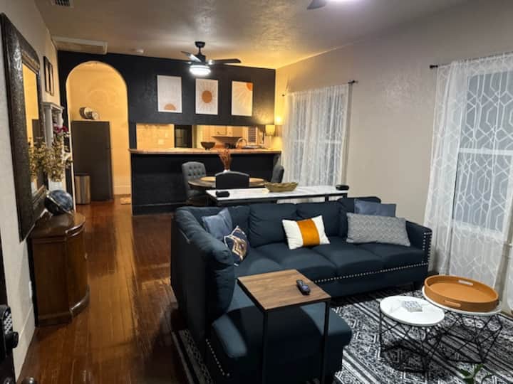 Casa Verde - Pet Friendly, Office, Backyard Patio - Uvalde, TX