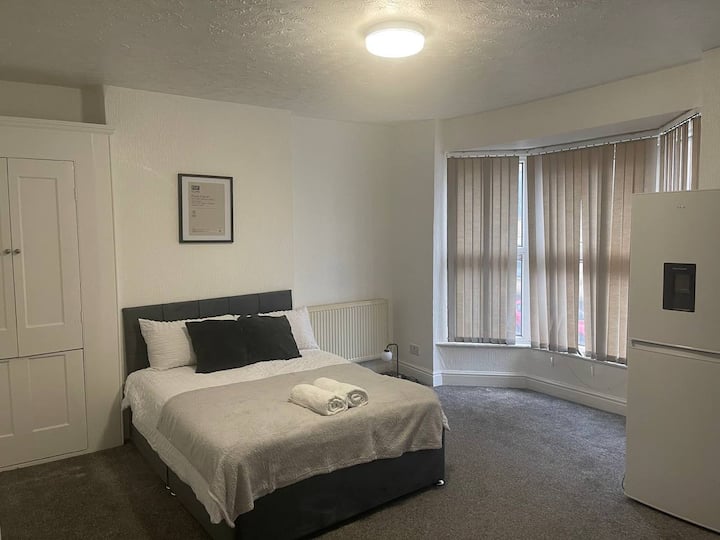 Lovely 2 Bed Slough City Center - Slough