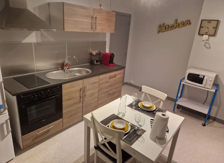 Appartement Avec Coin De Verdure - Vire