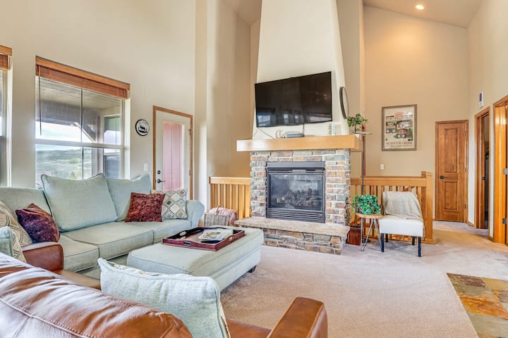 Picturesque Granby Townhome - Granby, CO