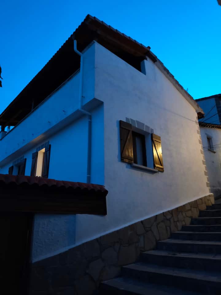 Casa De Pueblo Con Exterior. - Ansó