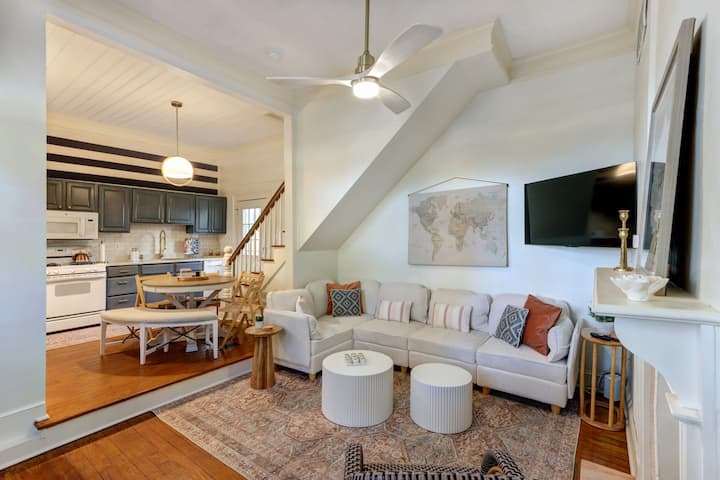 Free Parking At 1864 Noble Hardee House - Savannah, GA