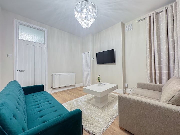 Comfy Superking Apartment - 濱海紹森德