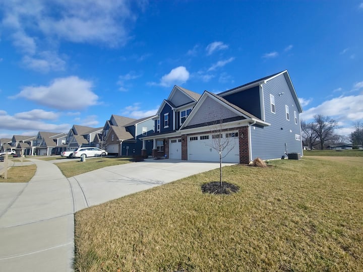 5 Bedroom And 4.5 Bathroom - Avon, IN