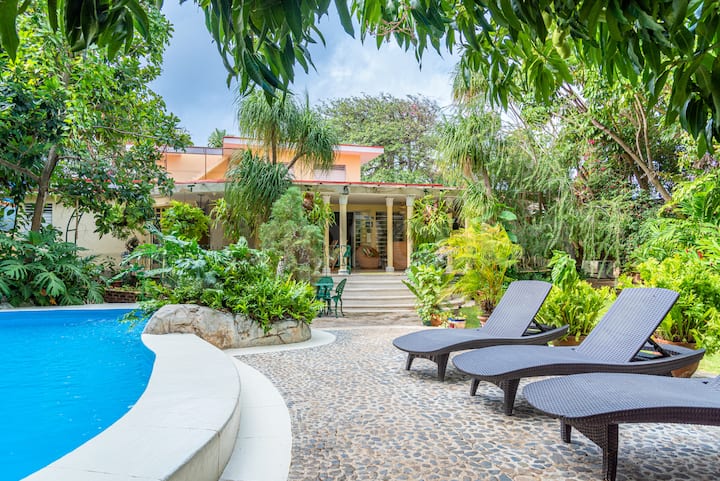 Charming Villa With Pool/minutes From Ocean - Cuba