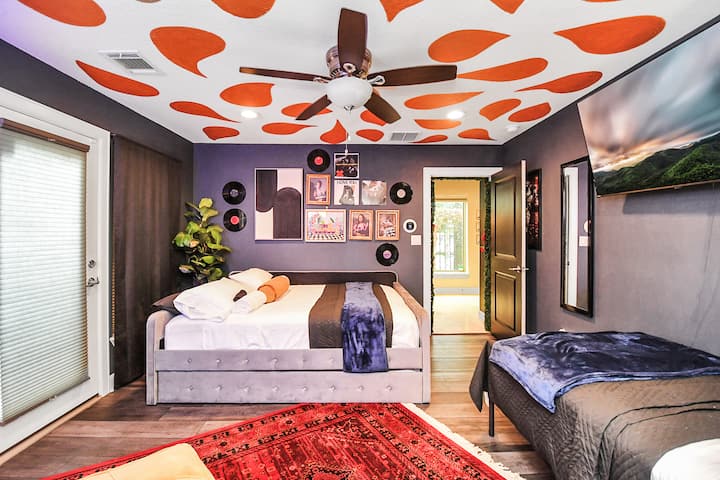 *New* - 2 Mins To Downtown - Art House - Speakeasy - Houston, TX