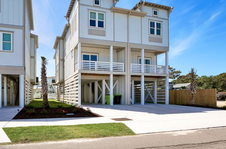 *New* Carolina Beach Retreat- Steps To The Beach - Carolina Beach, NC