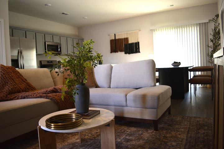 Cozy, Modern Brand New Townhouse - Saint Andrews, SC