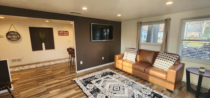 Charming Gun Lake Cottage! - Yankee Springs Recreation Area, Middleville
