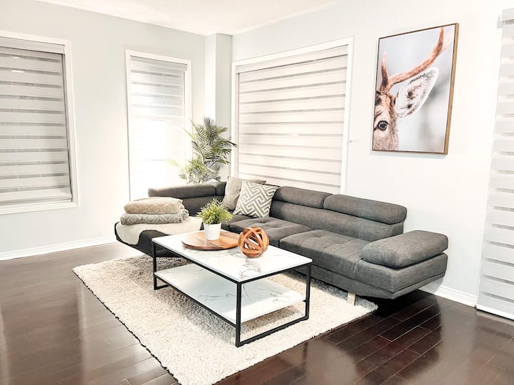 Stylish & Spacious 5bdrm Getaway - Mississauga