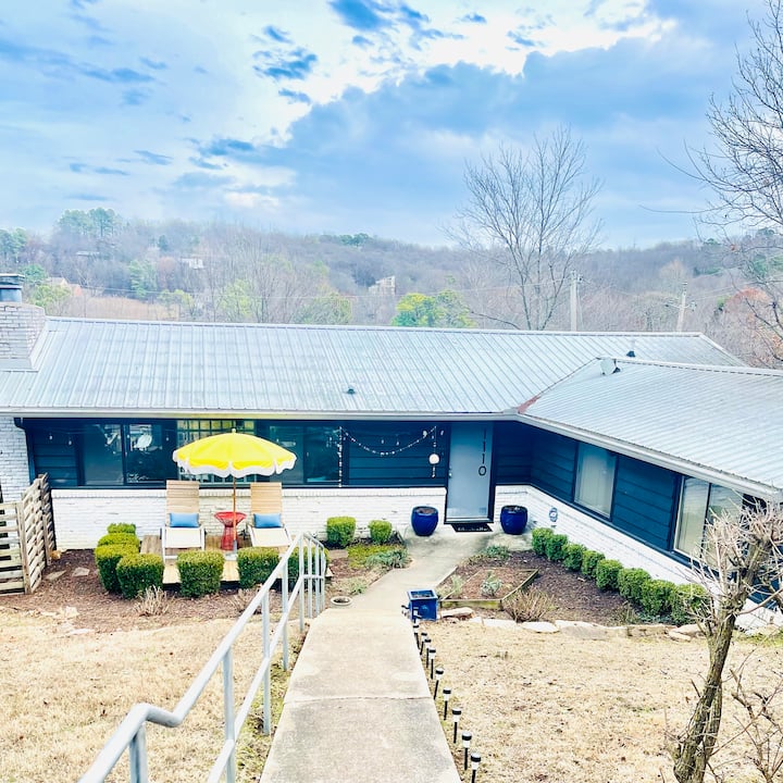 Delightful Fayetteville Oasis - Fayetteville, AR
