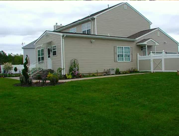 Medford Seclusive Getaway Nice ! - Patchogue, NY
