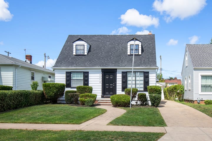 Stylish Stay 3 Bed, 2 Bath Safe - Parma, OH