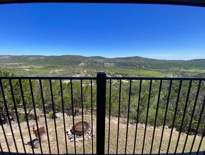 E & J Getaway - Ultimate Luxury! Mountain Views! - Concan, TX