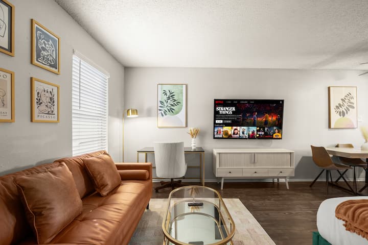 Cozy Studio Near Downtown ~ Zilker Park ~ Parking - Austin, TX