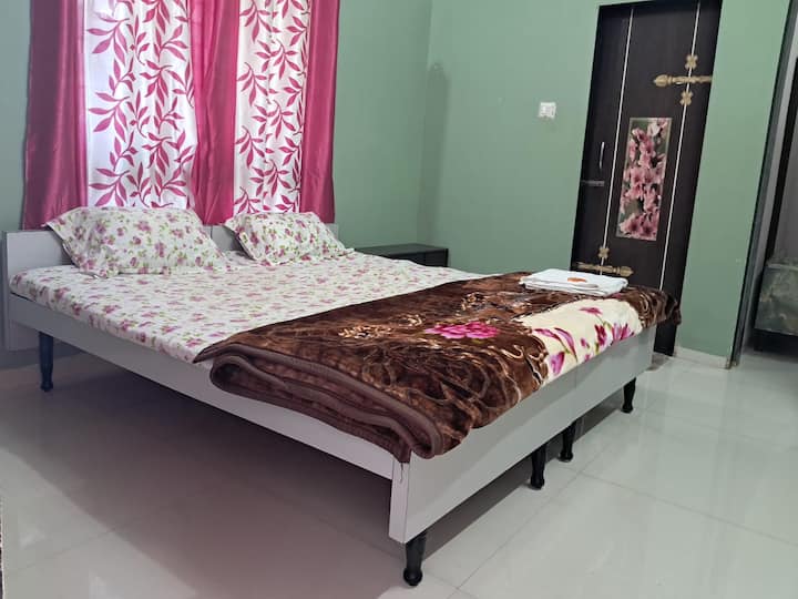 Single Room For Couple - Daman