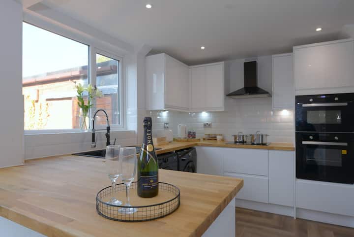 3 Bed House - Contractor Stays - Shrewsbury