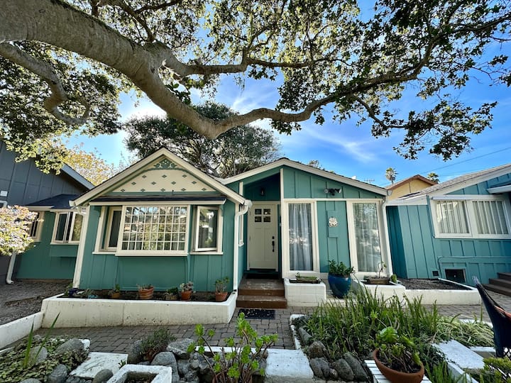 John Steinbeck's Writer's Studio: Home Of Classic American Author - 30 Night Min - Monterey, CA