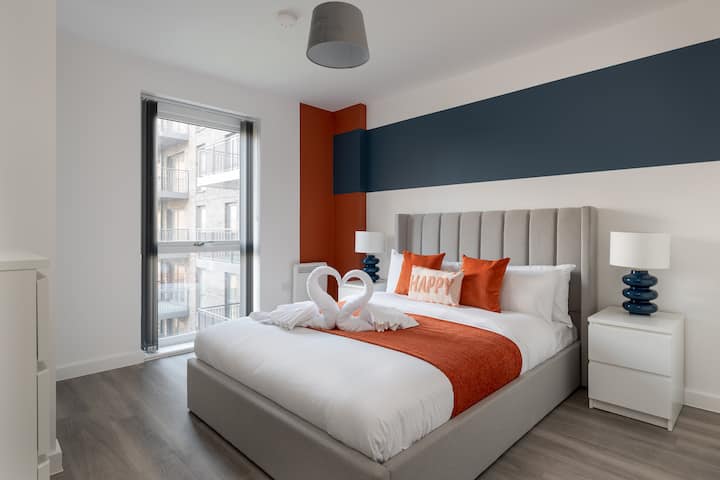 Luxury 1bed| Canal Views|free Parking|central Mk - Milton Keynes