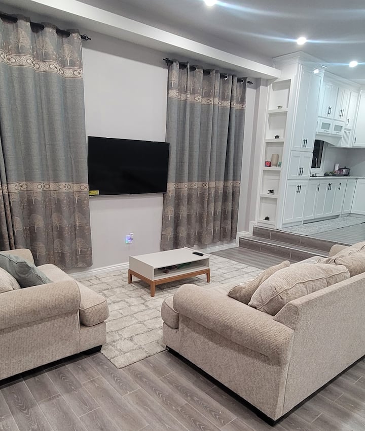 The Royal Haven Stylish, Luxurious, A/c, Hot/cold - Guyana