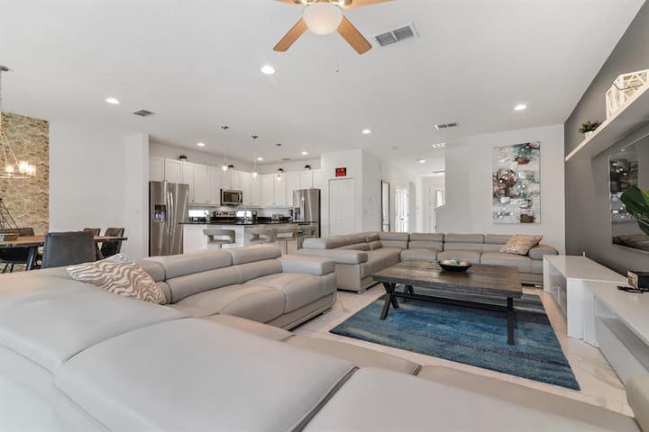 1st Floor King Bedroom W/ Private Bath Near Disney - Kissimmee, FL