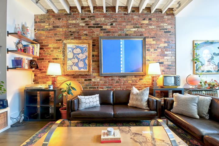 Space & Style In  Heart Of Toronto W/ Parking - Toronto