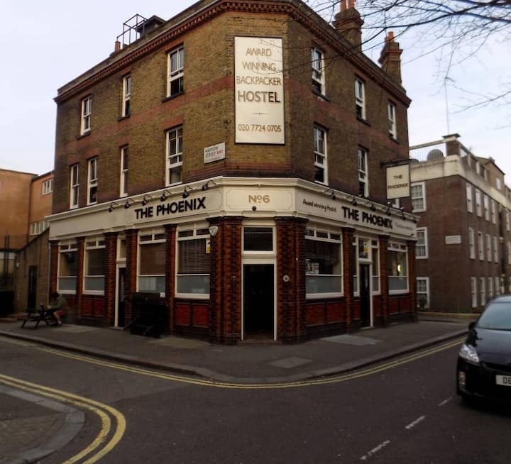 Award-winning Phoenix Bar/hostel - 馬里波恩