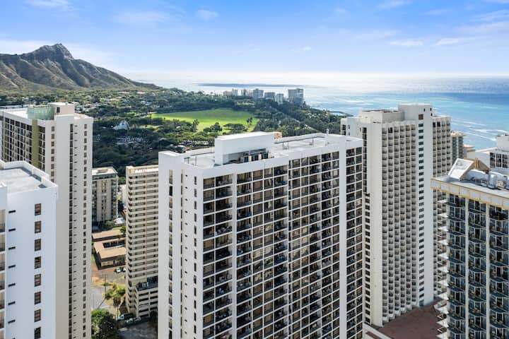 Waikiki Banyan - Perfect Getaway - Honolulu, HI