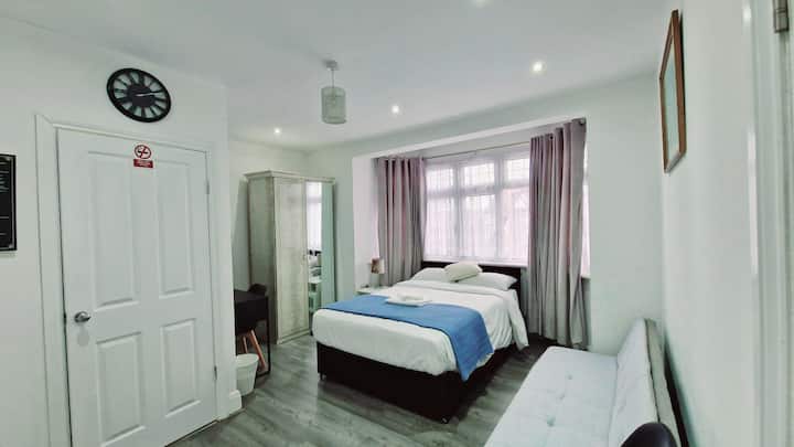 Two-bedroom En-suites In London 5-sleeper - Ilford