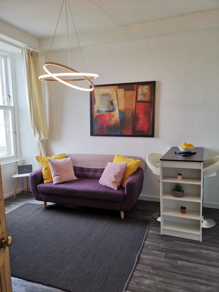 Free Parking | City Centre | Lower Granton Abode - Edinburgh
