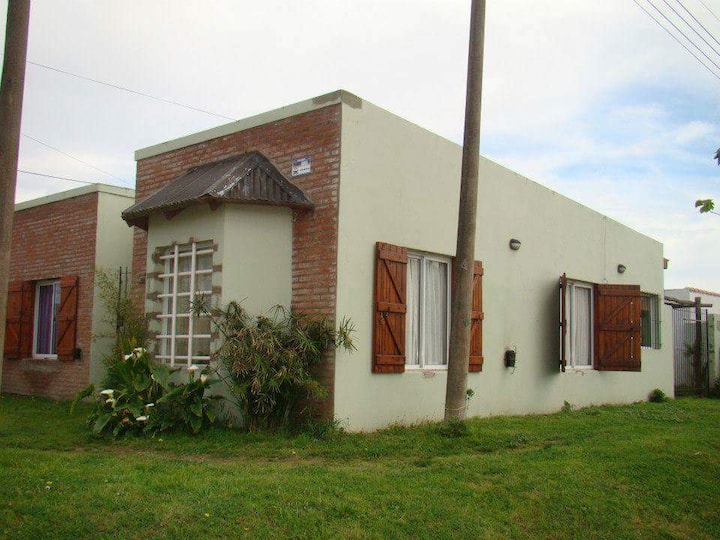 Amplia Casa Para 6 Personas - Necochea